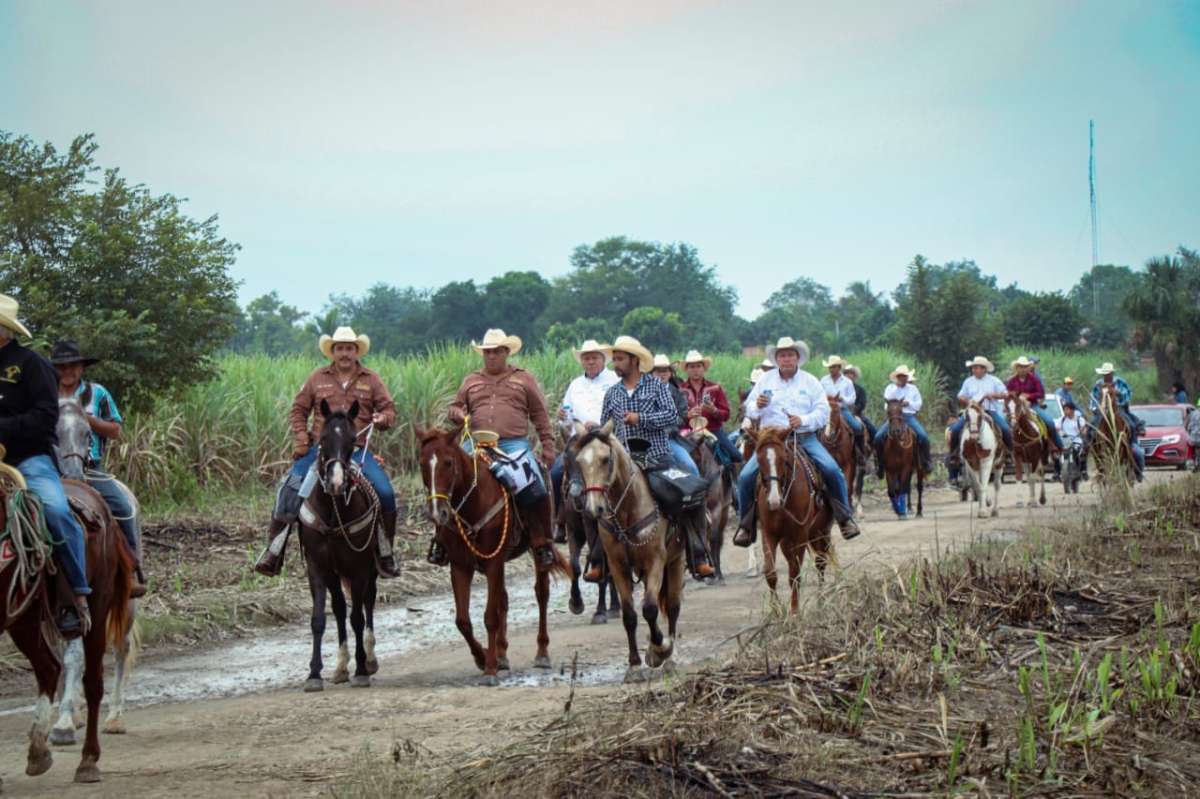 Celebran 34 Aniversario de la Fundación de El Higo con una Cabalgata Celebran 34 Aniversario de la Fundación de El Higo con una Cabalgata